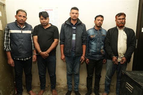 রাজধানীতে র‍্যাব পরিচয়ে দুর্ধর্ষ ডাকাতি গ্রেপ্তার ৫