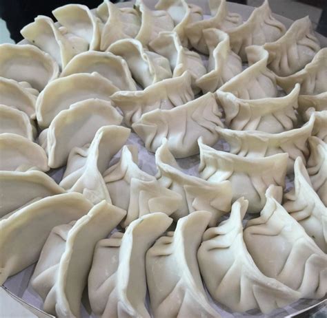 【韭菜鸡蛋虾仁水饺的做法步骤图，怎么做好吃】小葡萄下厨房