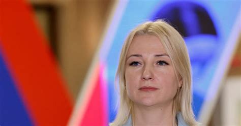 Kundërshtare Me Putin Gazetares Ruse I Ndalohet Kandidatura Për