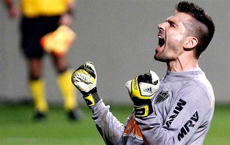 Herói do Galo Victor comemora defesa A mais importante da vida