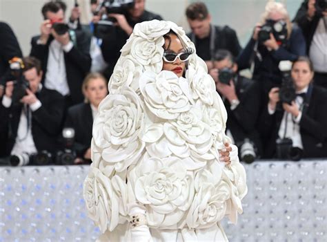 Rihanna Claims No Most Certified RIAA Singles Record Frank
