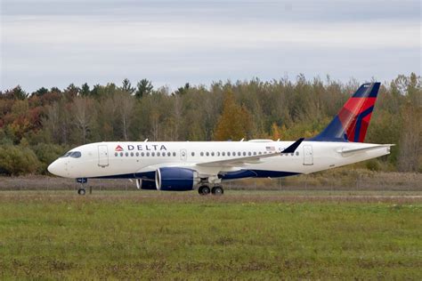 Maior Cliente Do A220 Delta Air Lines Encomenda Mais 12 Jatos Da