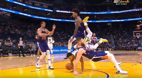 More Bad News For Warriors Stephen Curry Broke Left Hand Vs The Suns
