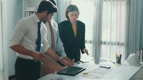 Premium Photo Professional Engineer Team Talking About Turbine Engine