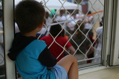 Raport Salvați Copiii 4 din 10 copii români se confruntă cu probleme