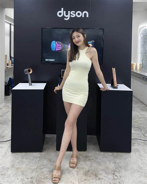 Vavaさんのインスタグラム写真 VavaInstagram 世人都想拯救世界 而Dyson簡直拯救了我的頭髮 這次來參加夏日美髮