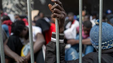 Migrants Are Stuck In Nyc Shelter System Who Can Help