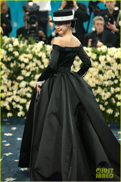 Blackpinks Jennie Lisa And Rosé Arrive Separately At Met Gala 2025