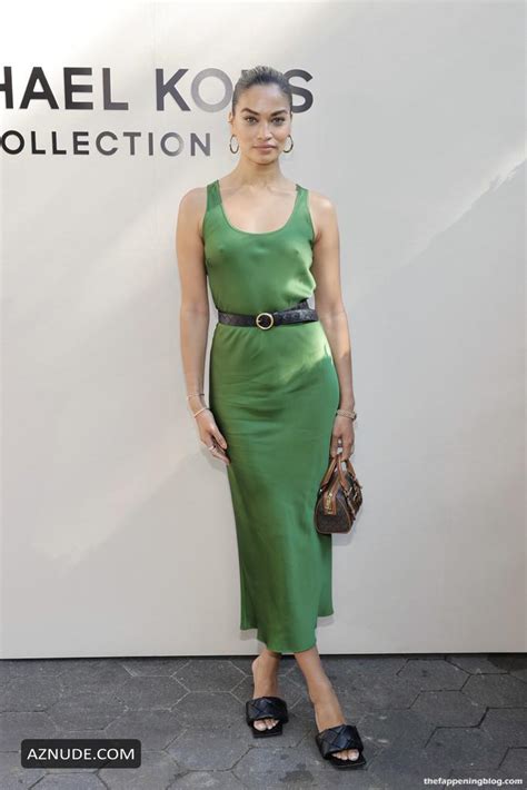 Shanina Shaik Sexy Seen Braless At Michael Kors Spring Summer 2022 Show