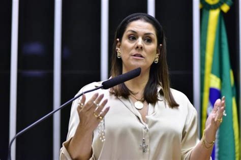 Câmara aprova projeto que cria o Dia Nacional do Rosário da Virgem Maria