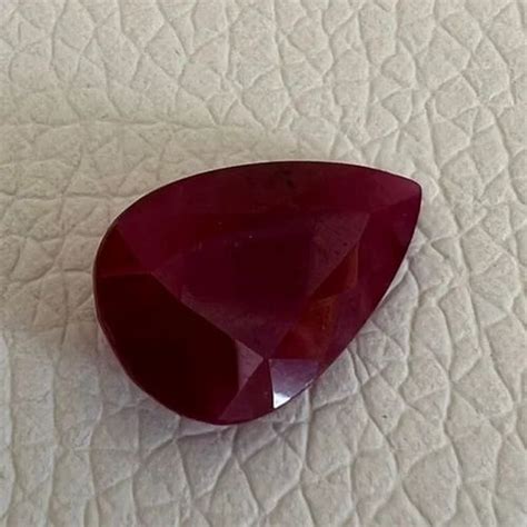 Emerald Cut Purplish Red Ruby Gemstone Size 1528x942x431 Mm 535 Cts At Rs 42900piece In
