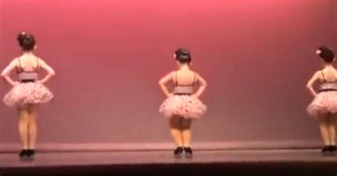 3 Girls Sassy Dance Routine Has Audience Roaring With Applause And R