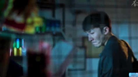 男人在便利店买了两瓶水，竟然花了182元 凤凰网视频 凤凰网