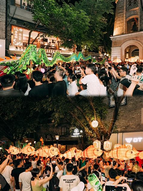 趁墟叹精酿啤酒，睇鱼跃龙门大型鱼灯巡游