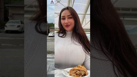 Louisa Khovanski Glamour Beautiful Plus Size Model Curvy Bio Wiki Fact YouTube