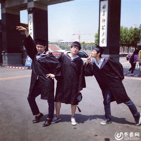曲师大理科男生“搞怪”毕业照演绎别样青春频道凤凰网