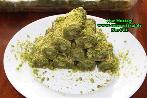 fistikli sarma antep fistikli dolama fistikli dürüm baklava tarifi Nur Mutfağı