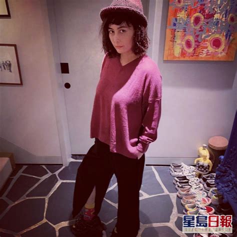 何超仪罕晒与丈夫合照「另类」放闪 陈子聪曾传患病暴瘦后携手走过20年 星岛日报