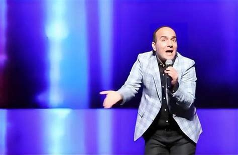 فیلم تصاویری از پشت صحنه حضور حسن ریوندی در تلویزیون