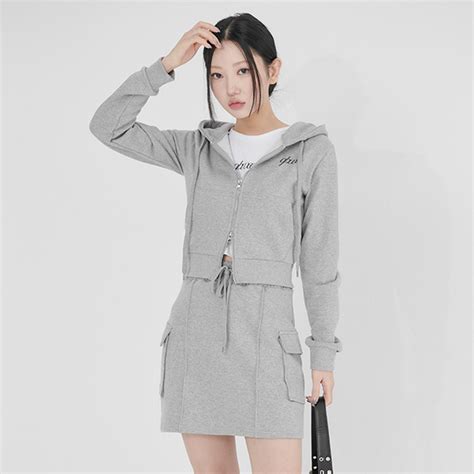 Opwee 공식스토어 오프위 상품 상세 3단쭈리사인로고 투웨이 크롭 후드집업