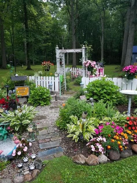 20 Creative Rustic Yard Decor Ideas The Unlikely Hostess Memorial