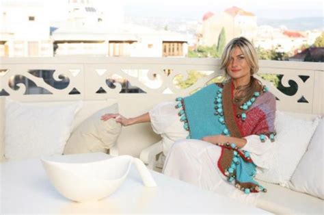 თეონა თავართქილაძე ეს ამბავი რომ მოხდა მე მაკა და ლუიზა პირველები მივედით ეს კადრი