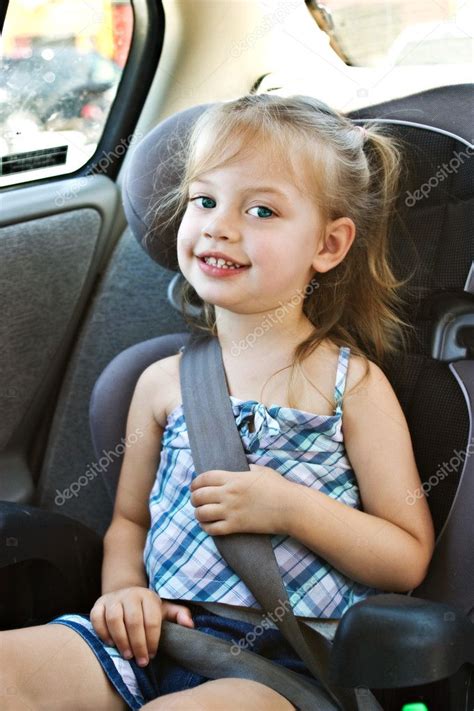Niña En Un Asiento De Coche Fotografía De Stock © Stephaniefrey