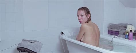 Nude Video Celebs Fanny Risberg Nude Middag Med Familjen 2012