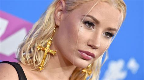 Iggy Azalea Nude Photo Leak Rapper Deletes Social Media And Threatens