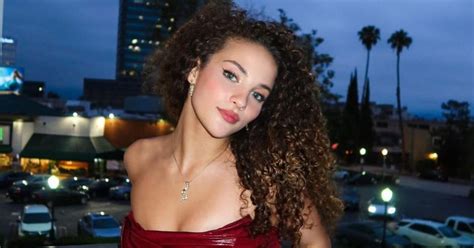 Agt Fantasy League Who Is Sofie Dossi Talented Contortionist Is An Agt Golden Buzzer