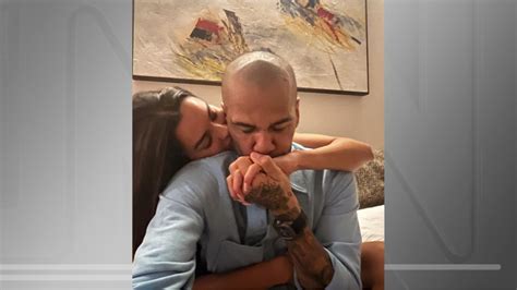 Esposa De Daniel Alves Responde Jornal E Nega Apoio Ao Jogador Em Post