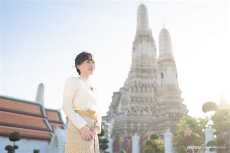 Thai Costume Traditional Thai Clothing At Wat Arun