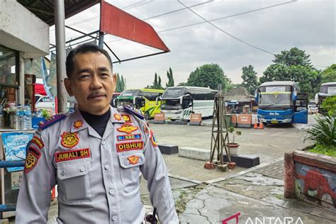 Puncak Lonjakan Penumpang Terminal Kampung Rambutan Pada 24 Desember