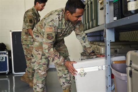Sueldo de ESPECIALISTA en LOGÍSTICA MILITAR
