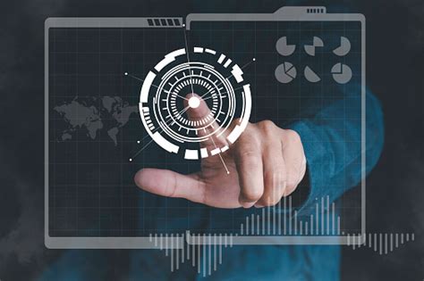 비즈니스맨은 검지 손가락을 사용하여 디지털 차트 비즈니스 전략 개념 비즈니스 맨 개념 기술 개념에서 작동하는 미래의 웹 기술 아이콘아이콘을 터치합니다 25 29세에 대한