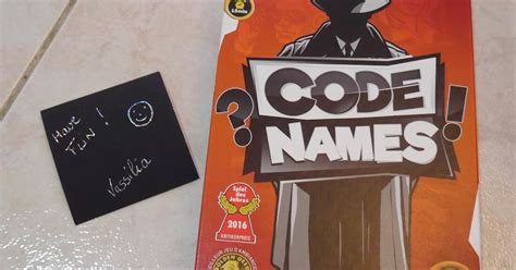 Lesprit Vient En Jouant Jeu Code Names Un Jeu Dassociation D