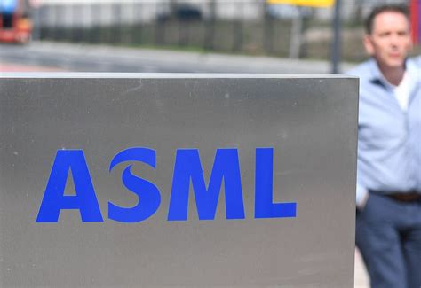 Beurskoers Asml Krijgt Tik Onzekerheid Over Groei Volgend Jaar Nrc