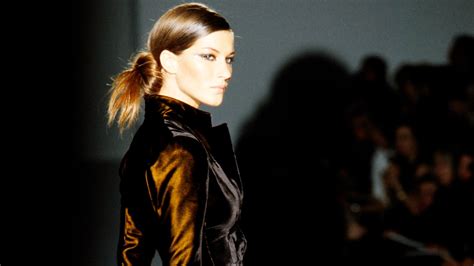 Gisele Bündchen impactó con botas slouchy en un desfile de Gucci en los
