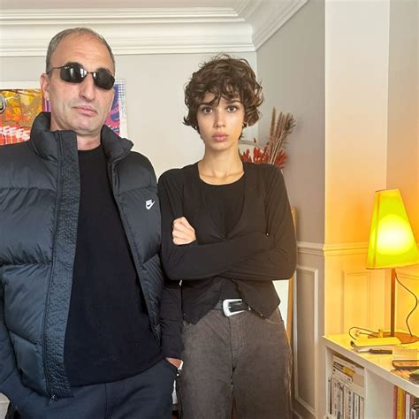 და ქალი და ქალი Added A New Photo