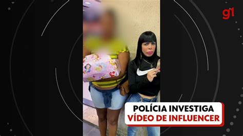 Vídeo Polícia investiga vídeo que mostra influencer entregando carteira banana para mulher