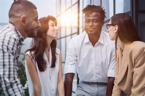 Negociar Informes De Marketing Gráficos Estadísticos Trabajar Juntos En