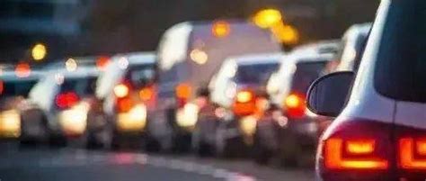 堵车了？开阳交警铁腕治堵！路口平峰信号