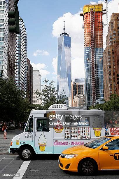 Red Ice Cream Truck Photos Et Images De Collection Getty Images