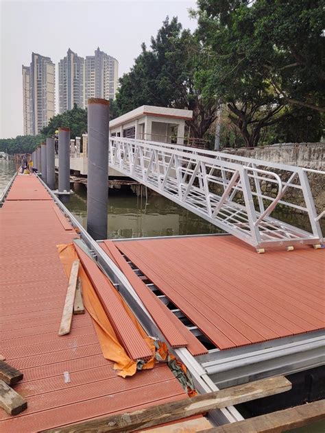 Hot Dip Galvanized Steel Frame Floating Dock With Pe Pontoon Wpc