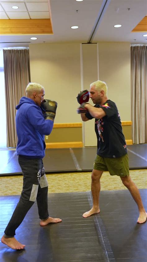 Ufc Japan On Twitter ダブルスーパーサイヤ人🤔 決戦に向けて最終調整に入ったチャールズ・オリベイラ💪