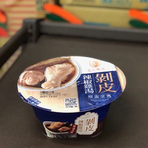簡單食事easy Eat 最近天氣忽冷忽熱的，是不是超想來一碗熱湯呢🍲 商品名稱：永心鳳茶x剝皮辣椒雞湯 販售日期：至今都在販賣 價格