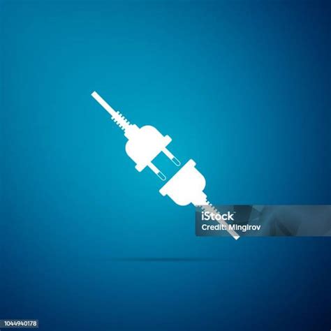 전선 및 플러그 소켓 파란색 배경에 고립 된 아이콘 평면 디자인입니다 벡터 일러스트 레이 션 개념에 대한 스톡 벡터 아트 및