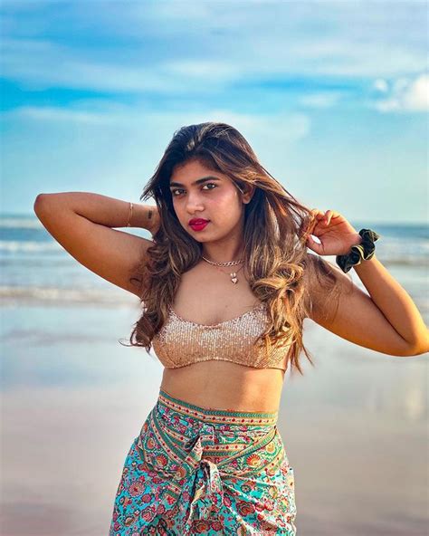 Rithu Chowdary Shares Hot Pics At Beach Rithu Chowdary Latest Images Goes Viral In Social Media