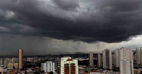 G1 Chuva forte coloca SP em estado de atenção e causa alagamentos
