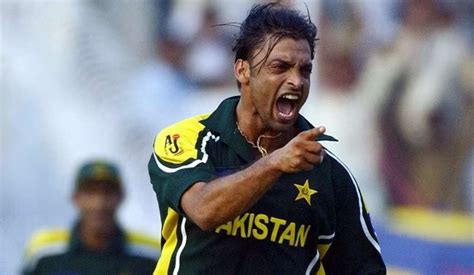 Meet Rubab Khan Wife Of Worlds Fastest Bowler 18 Years Younger Hajj